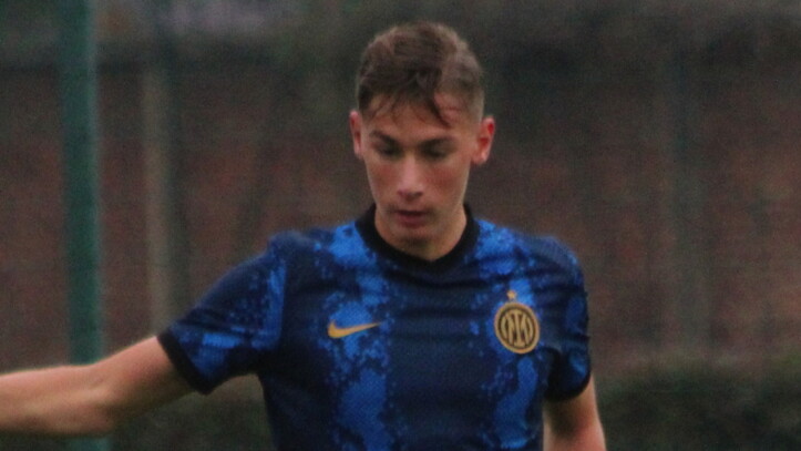 Chi è Francesco Pio Esposito: l'attaccante col calcio nel 'sangue'