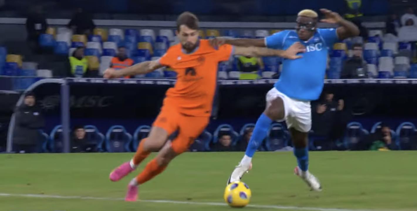 Moviola di Napoli-Inter: Lautaro su Lobotka, Acerbi su Osimhen