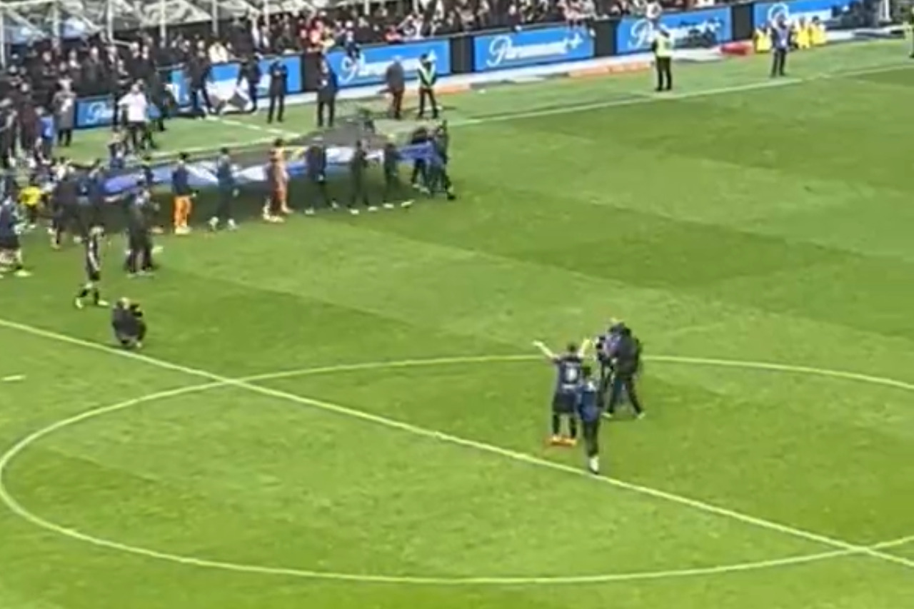 VIDEO - Arnautovic CAPO ULTRAS: guida i cori di tutto San Siro!